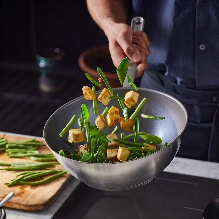 Fiskars Wok pan, Ø 28 cm / 4.5 L, Coated pan, Suitable for all hobs ...