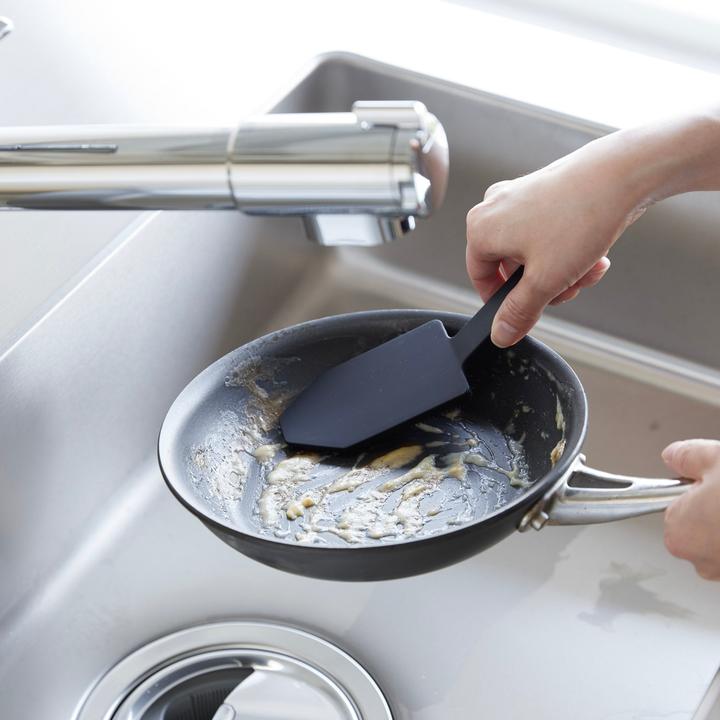 Yamazaki Magnetic silicone sponge with handle TOWER - buy at Galaxus