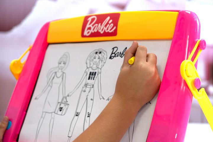 barbie easel