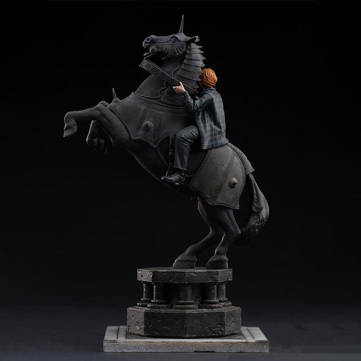 Iron Studios Harry Potter - Ron Weasley at the Wizard Chess Statue ...