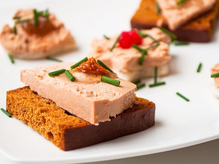 Smartbox Croisière gourmande sur la Seine avec amuse-bouche, plat et ...