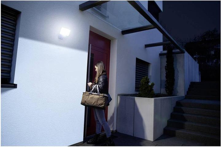 Brennenstuhl Connect LED WiFi Strahler mit -Bewegungsmelder WF 2051 P ...