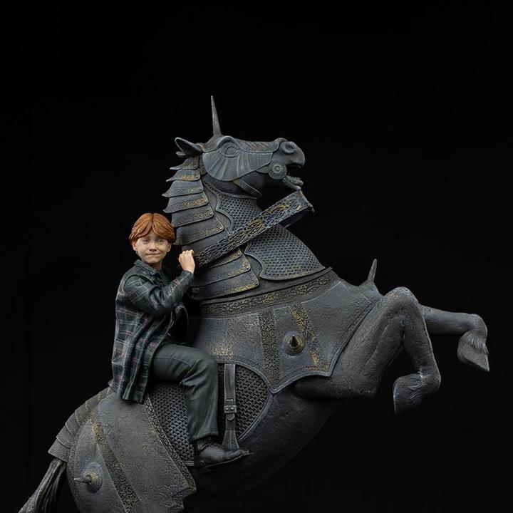 Iron Studios Harry Potter - Ron Weasley at the Wizard Chess Statue ...